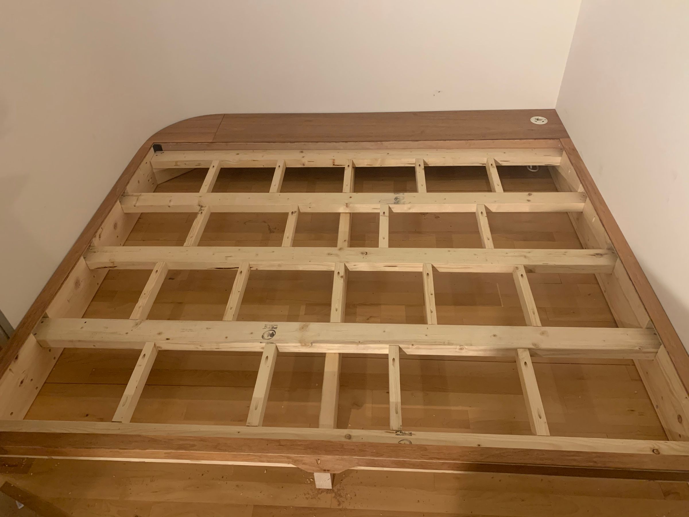 Building a wooden tatami platform 🔨